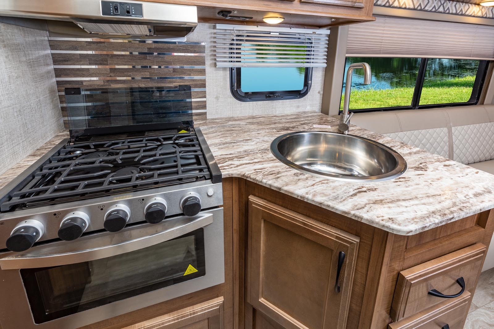 5210 | BT Cruiser | Motor Homes | Gulf Stream Coach Inc.