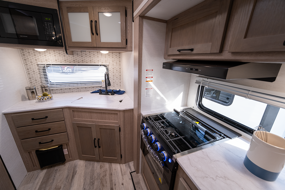 240RK | Trailmaster Lite | Light Weight Trailers | Gulf Stream Coach Inc.