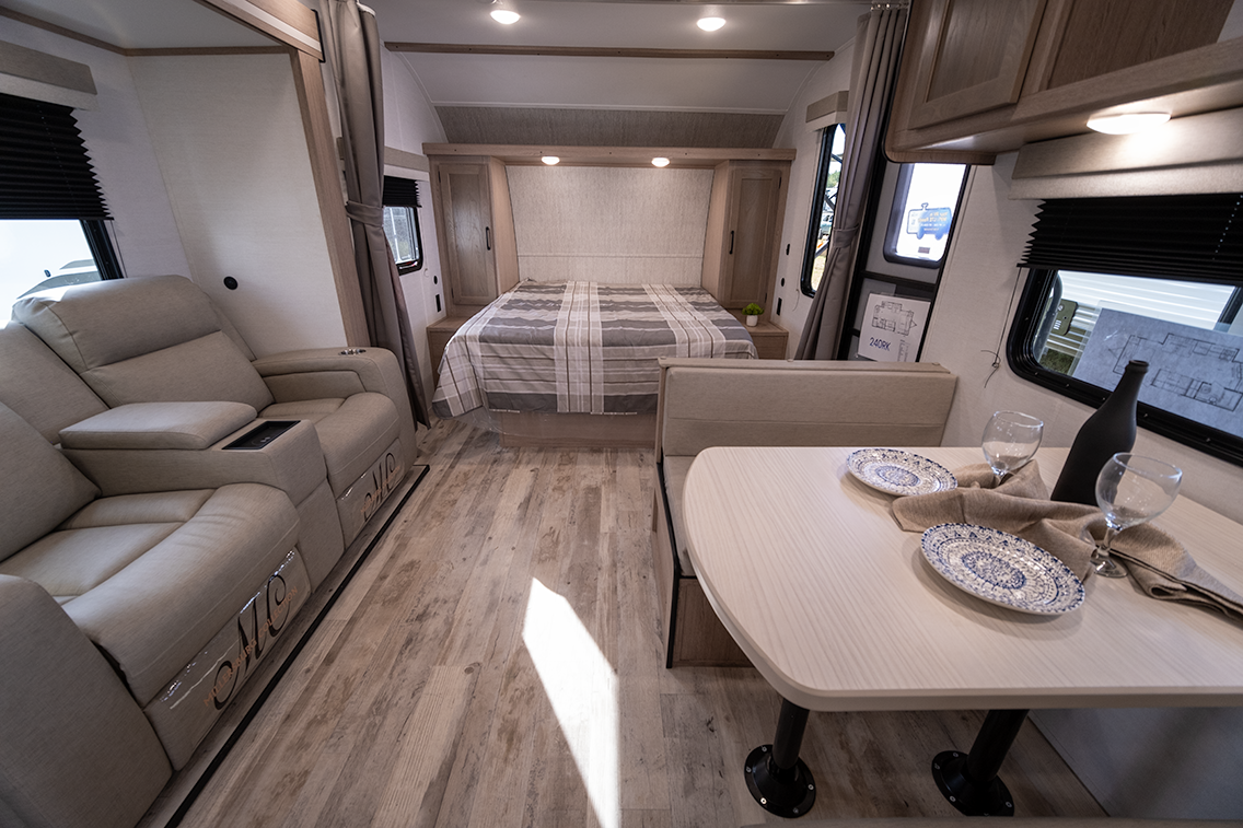 240RK | Trailmaster Lite | Light Weight Trailers | Gulf Stream Coach Inc.