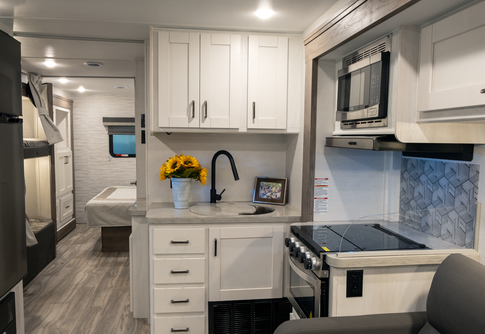 63111 | Conquest Class C | Motor Homes | Gulf Stream Coach Inc.